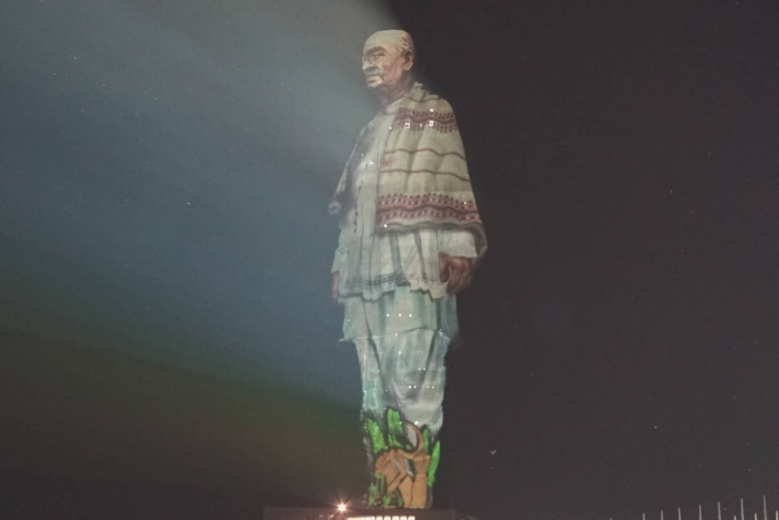 3D video & laser mapping on the world's largest statue, the "Statue of ...